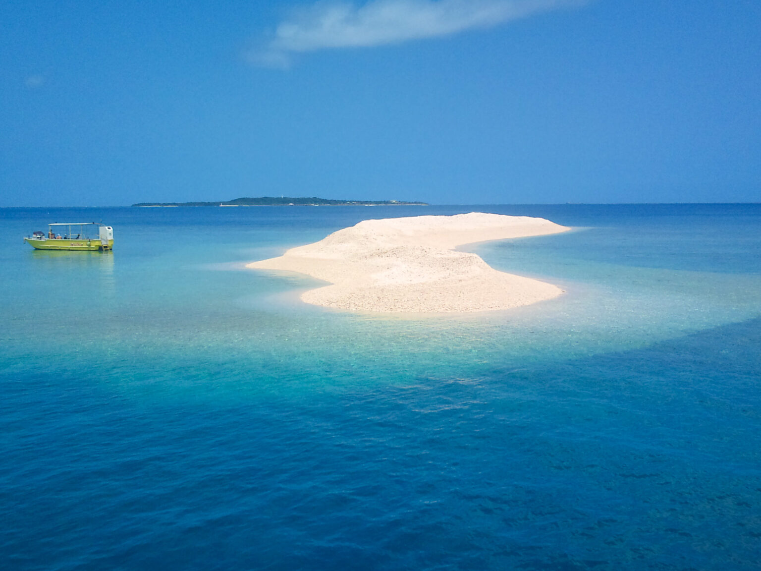 Miracle Island Barasu Island coral reef accessible from Iriomote Island ...